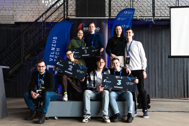 Techninės kūrybos hakatonas „Rethinking Hardware 2.0” pritraukė gausų būrį entuziastų ir įmonių ...